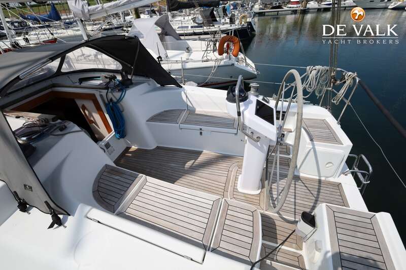 HANSE 370 sailing yacht for sale | De Valk Yacht broker