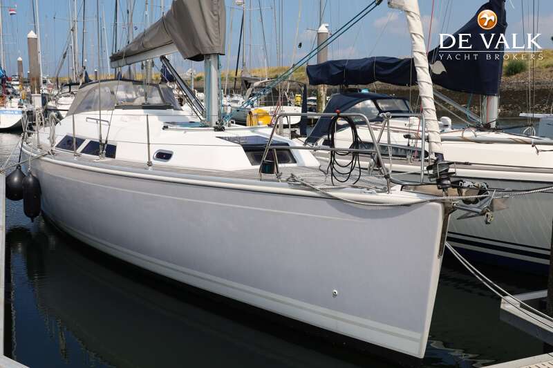 HANSE 370 sailing yacht for sale | De Valk Yacht broker