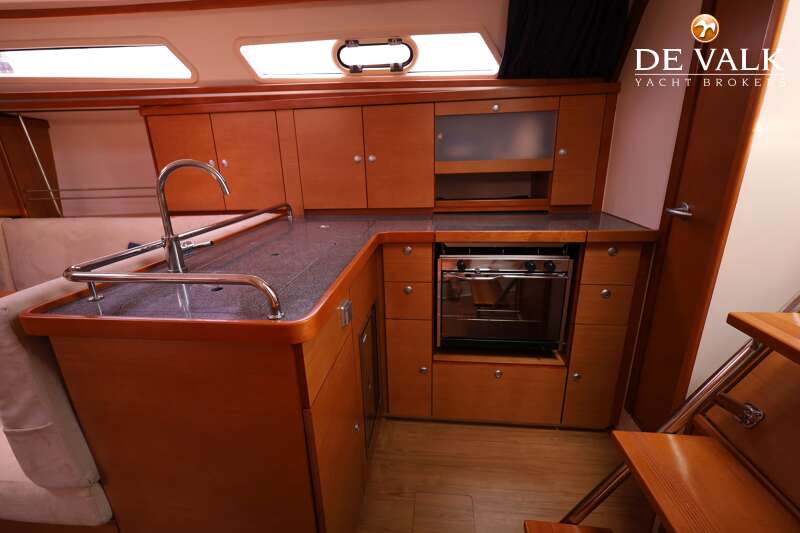 HANSE 370 sailing yacht for sale | De Valk Yacht broker
