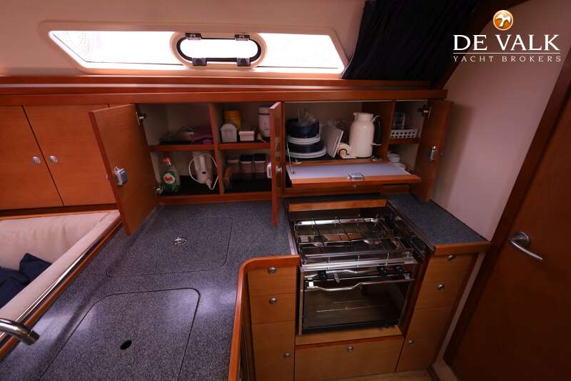 HANSE 370 sailing yacht for sale | De Valk Yacht broker
