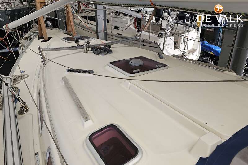 HANSE 371 sailing yacht for sale | De Valk Yacht broker