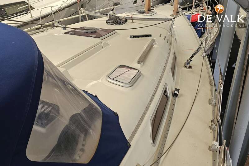 HANSE 371 sailing yacht for sale | De Valk Yacht broker
