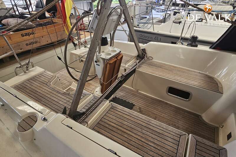 HANSE 371 sailing yacht for sale | De Valk Yacht broker
