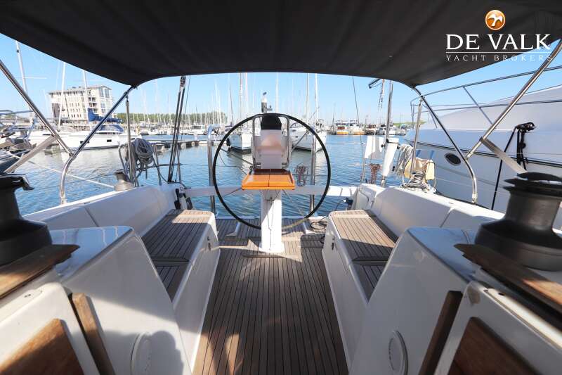 HANSE 375 sailing yacht for sale | De Valk Yacht broker