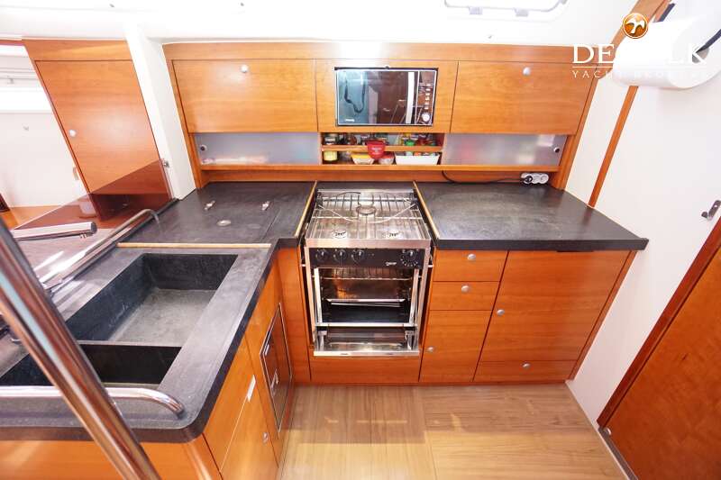 HANSE 470E sailing yacht for sale | De Valk Yacht broker