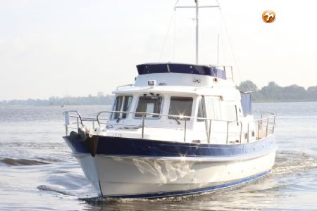 HARDY 36 motor yacht for sale | De Valk Yacht broker