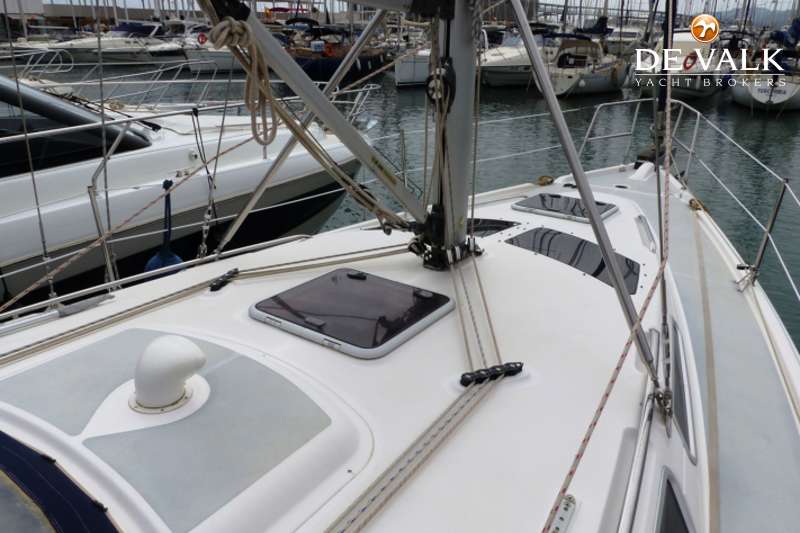 HUNTER 356 sailing yacht for sale | De Valk Yacht broker