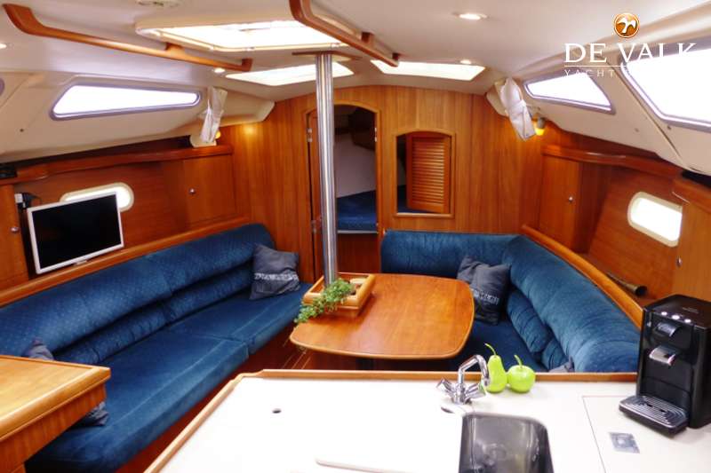 HUNTER 356 sailing yacht for sale | De Valk Yacht broker