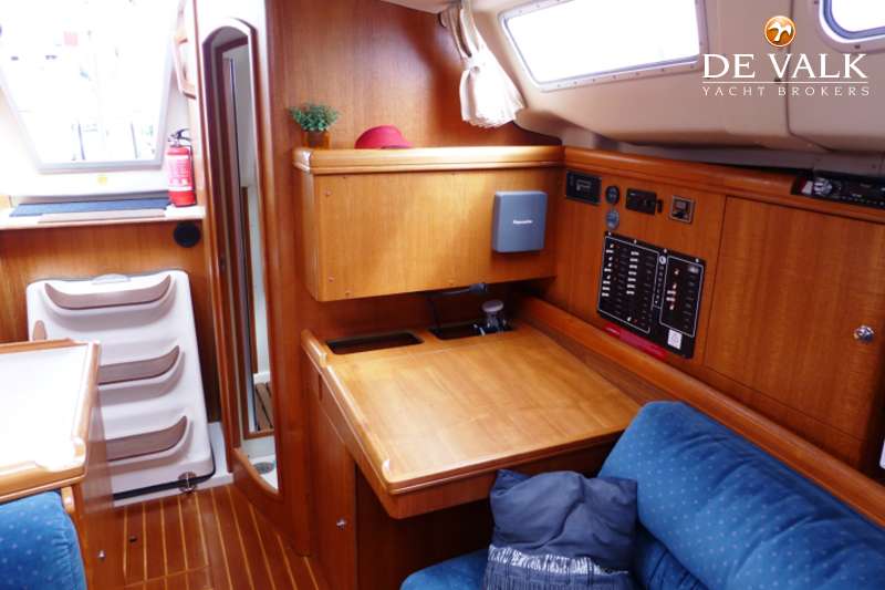 HUNTER 356 sailing yacht for sale | De Valk Yacht broker