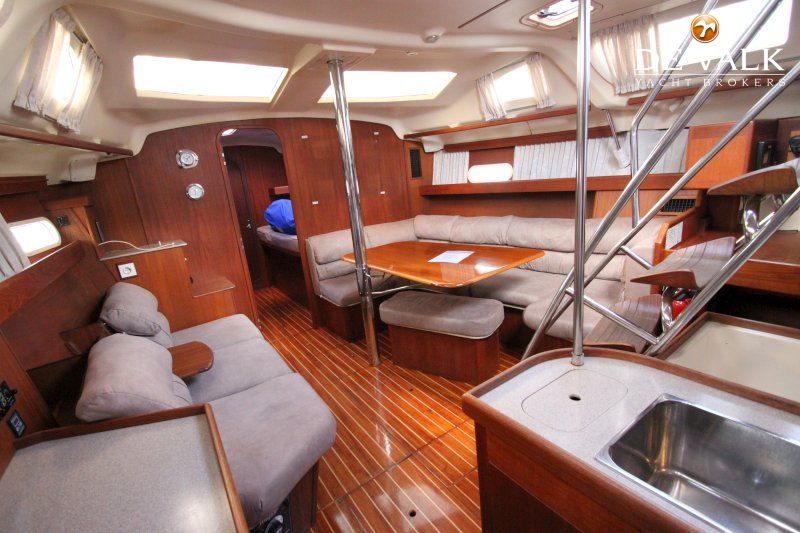 HUNTER PASSAGE 450 sailing yacht for sale | De Valk Yacht Brokers