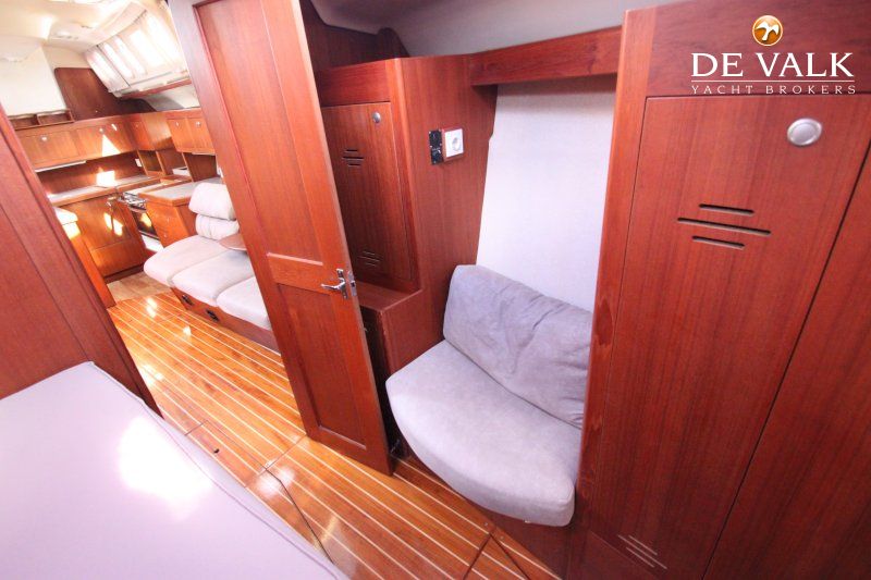 HUNTER PASSAGE 450 sailing yacht for sale | De Valk Yacht Brokers