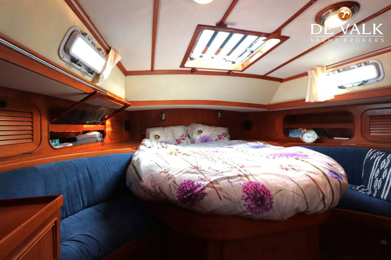 HYLAS 44 sailing yacht for sale | De Valk Yacht broker