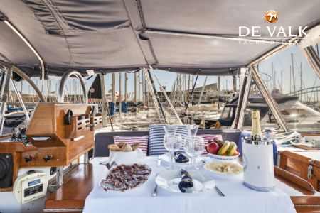 IRWIN 68 sailing yacht for sale | De Valk Yacht broker