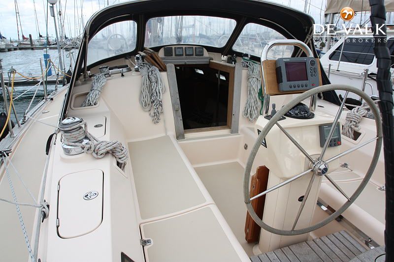 ISLAND PACKET 370 sailing yacht for sale | De Valk Yacht Brokers