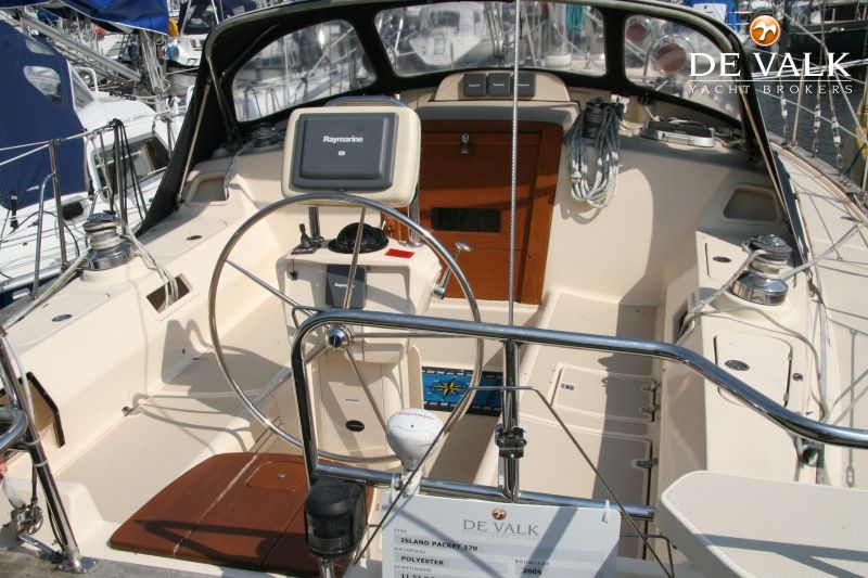 ISLAND PACKET 370 sailing yacht for sale | De Valk Yacht Brokers