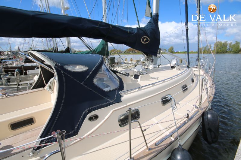 ISLAND PACKET 380 sailing yacht for sale | De Valk Yacht Brokers