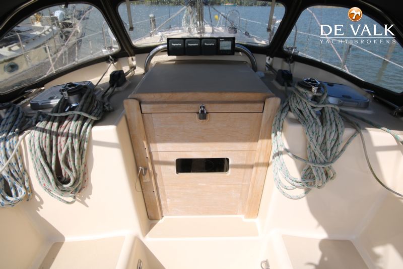 ISLAND PACKET 380 sailing yacht for sale | De Valk Yacht Brokers