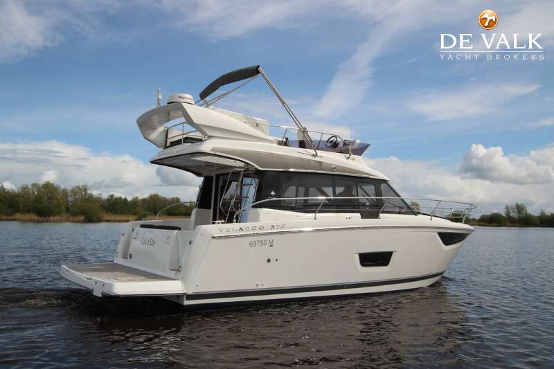 JEANNEAU VELASCO 37F motor yacht for sale | De Valk Yacht broker