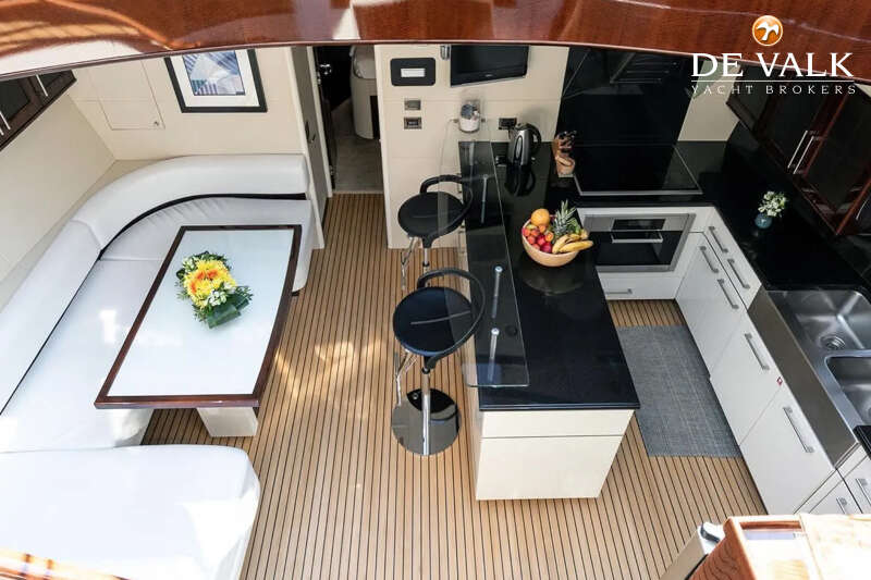 LAZZARA LSX 75 motor yacht for sale | De Valk Yacht broker