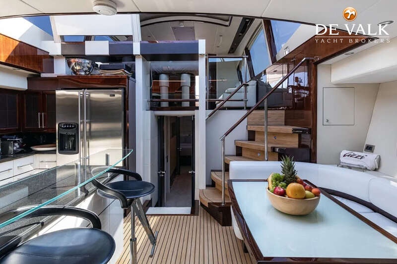 LAZZARA LSX 75 motor yacht for sale | De Valk Yacht broker