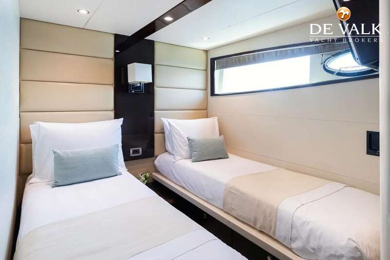 LAZZARA LSX 75 motor yacht for sale | De Valk Yacht broker