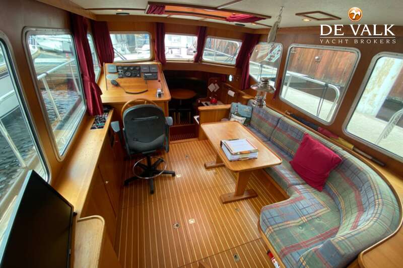 LINSSEN 320 AC motor yacht for sale | De Valk Yacht broker