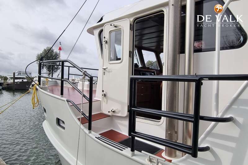 LONG RANGE TRAWLER 42 motor yacht for sale | De Valk Yacht broker