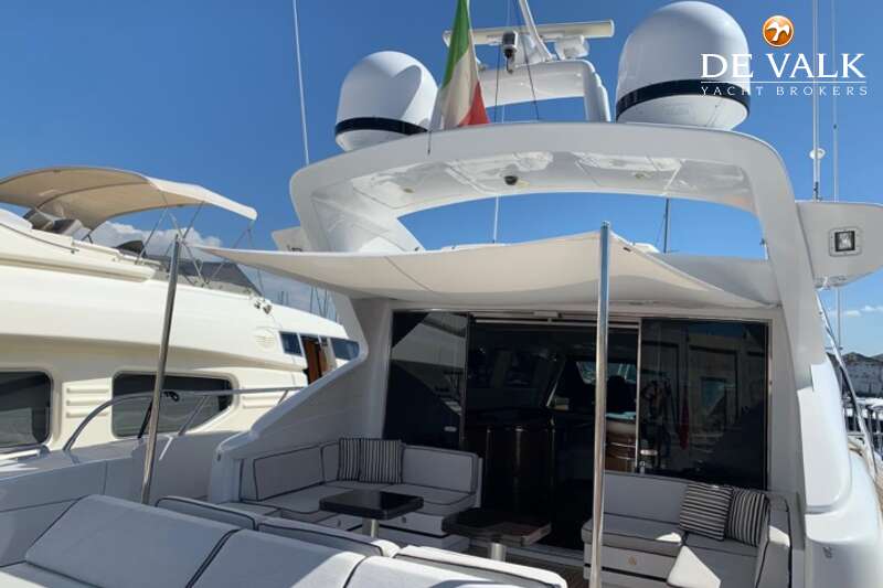 MANGUSTA 92 motor yacht for sale | De Valk Yacht broker