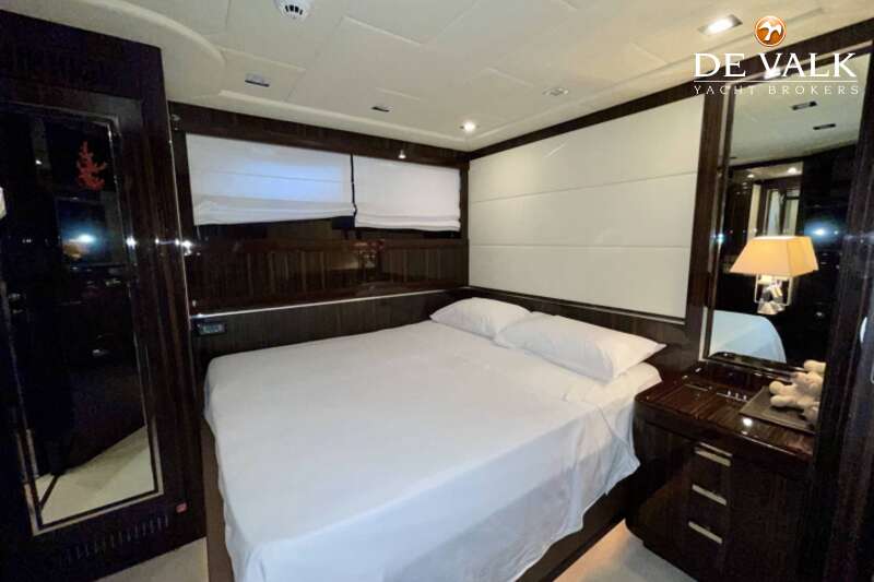 MANGUSTA 92 motor yacht for sale | De Valk Yacht broker