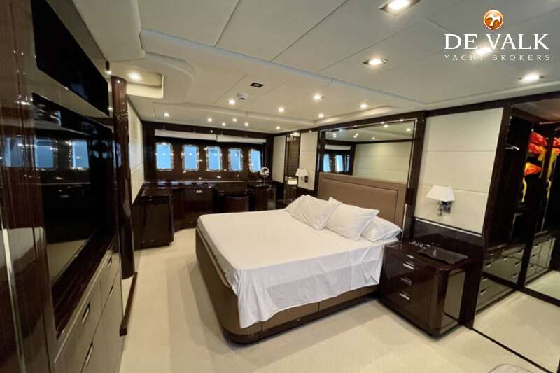 MANGUSTA 92 motor yacht for sale | De Valk Yacht broker