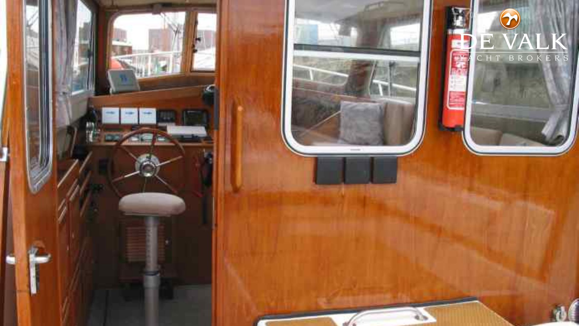 MITCHELL 31 MK III motor yacht for sale | De Valk Yacht broker