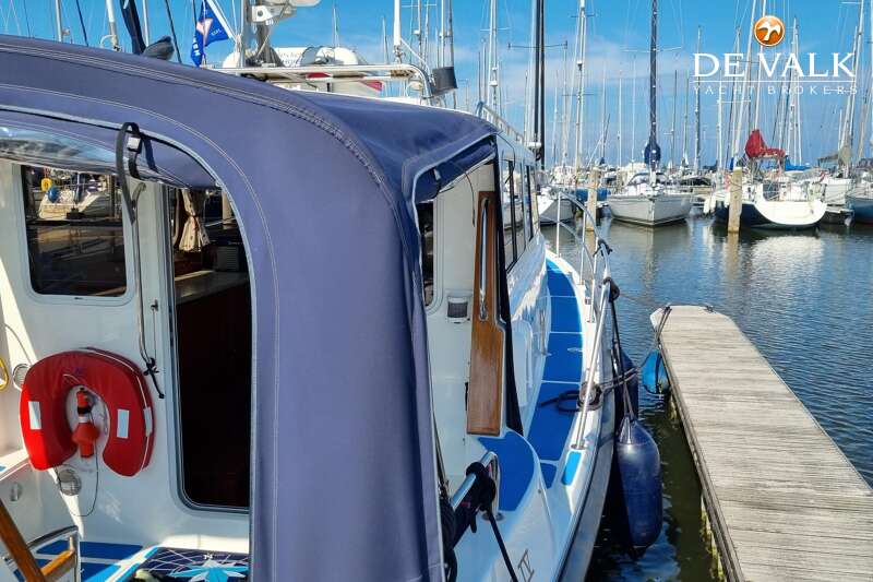 MITCHELL 31 MKIV motor yacht for sale | De Valk Yacht broker