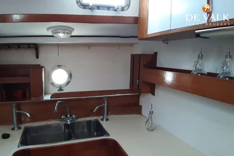 MOODY 44 sailing yacht for sale | De Valk Yacht broker