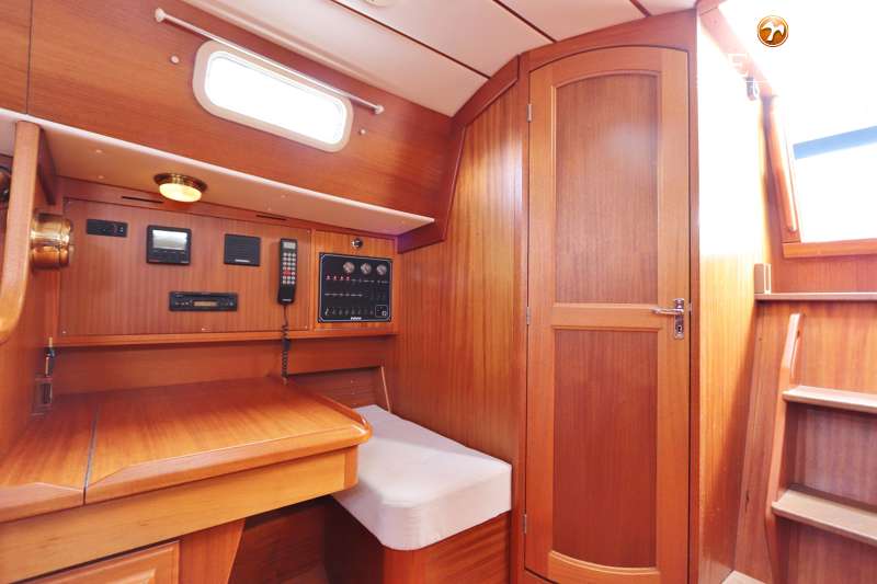 NAJAD 330 sailing yacht for sale | De Valk Yacht broker