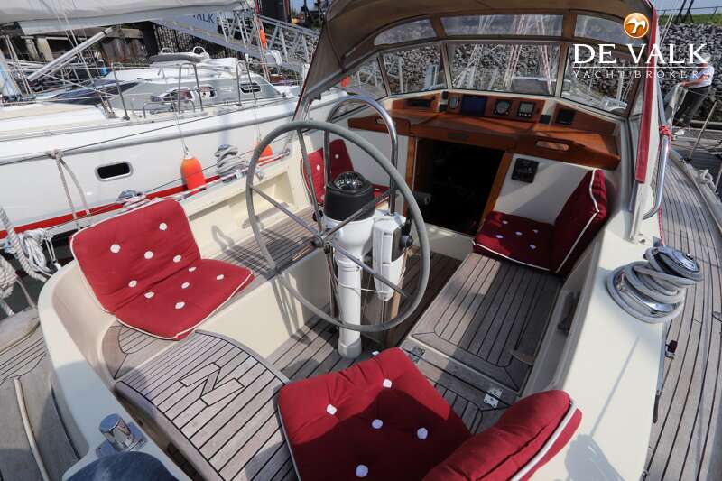 NAJAD 330 sailing yacht for sale | De Valk Yacht broker
