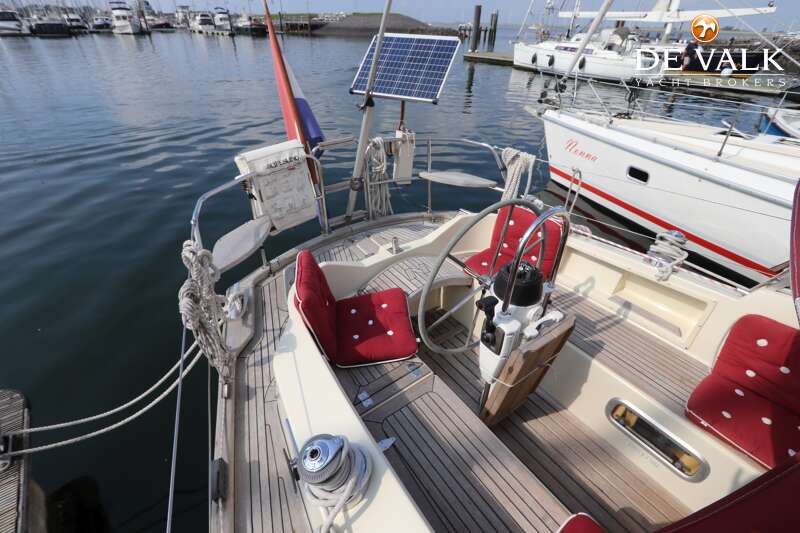 NAJAD 330 sailing yacht for sale | De Valk Yacht broker