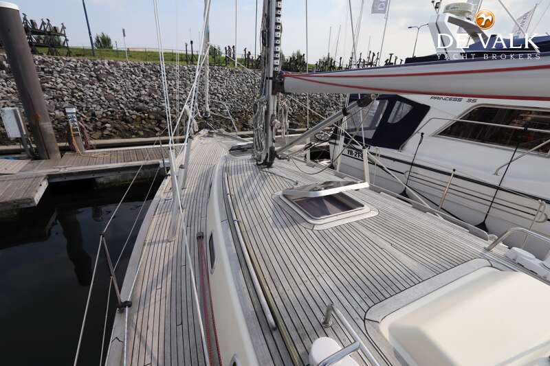 NAJAD 330 sailing yacht for sale | De Valk Yacht broker