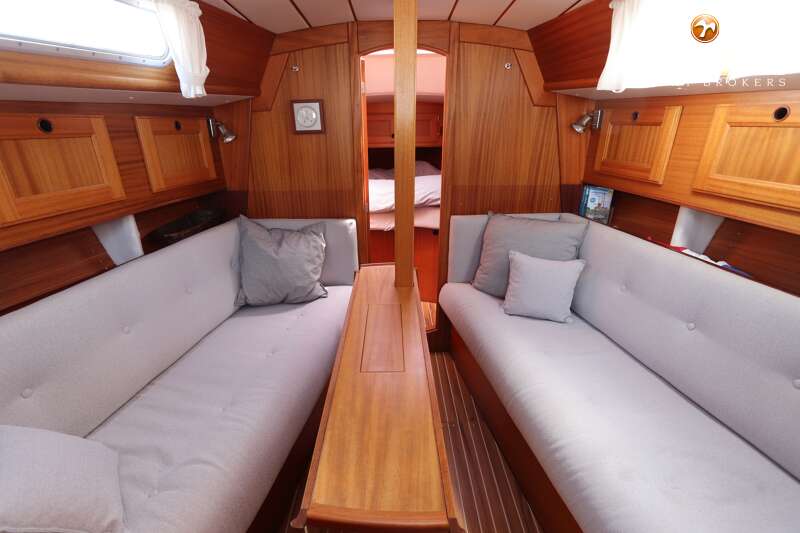 NAJAD 331 sailing yacht for sale | De Valk Yacht broker