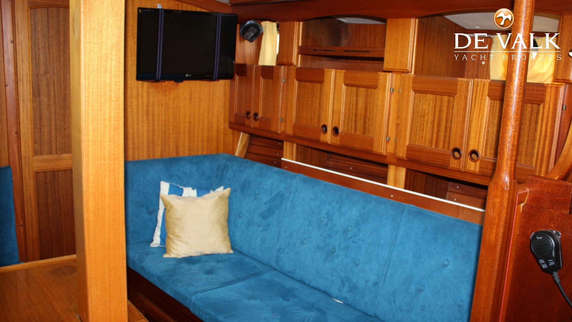 NAJAD 390 sailing yacht for sale | De Valk Yacht broker