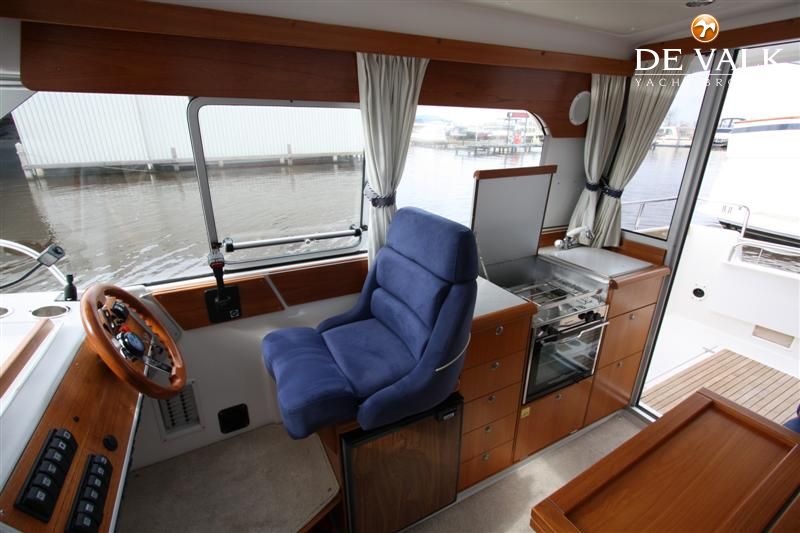 NIMBUS 310 COUPE motor yacht for sale | De Valk Yacht Brokers