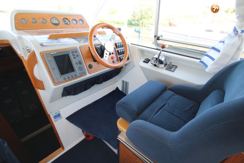 NIMBUS 320 COUPE motor yacht for sale | De Valk Yacht Brokers
