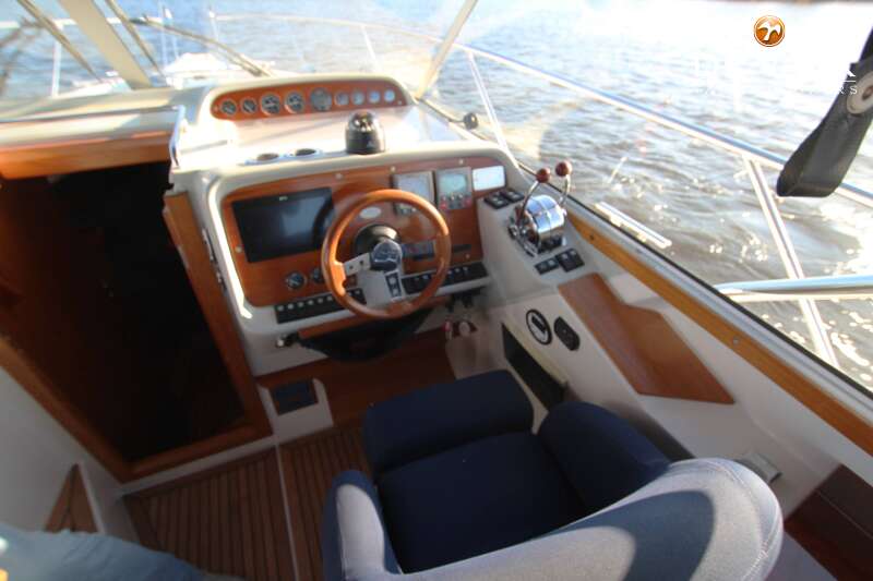 NIMBUS 33 NOVA CABRIO motor yacht for sale | De Valk Yacht broker