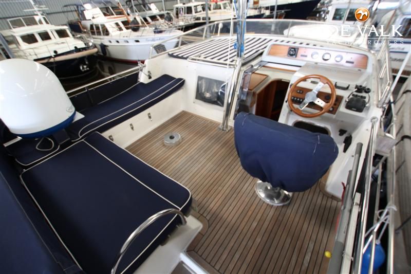 NIMBUS 380 COMMANDER motor yacht for sale | De Valk Yacht Brokers