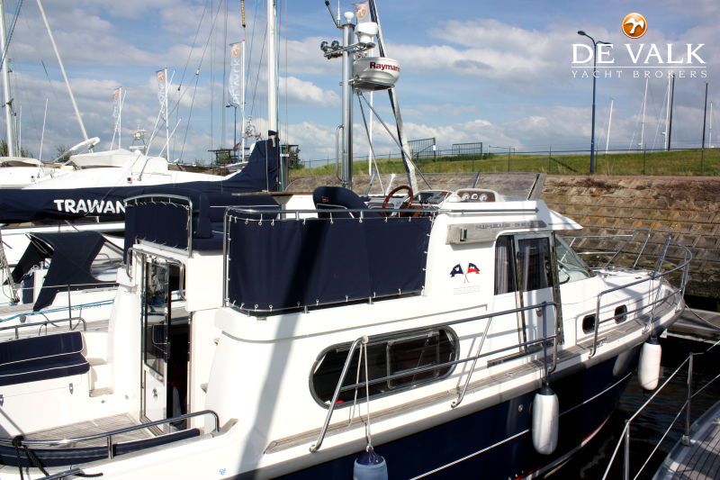 NIMBUS 380 COMMANDER motor yacht for sale | De Valk Yacht Brokers