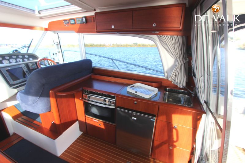 NIMBUS 42 NOVA motor yacht for sale | De Valk Yacht Brokers