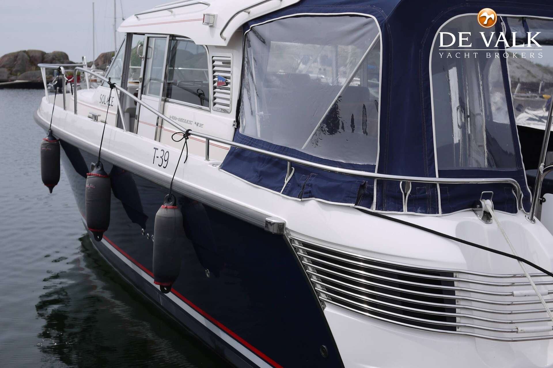 NIMBUS 42 NOVA motor yacht for sale | De Valk Yacht Brokers