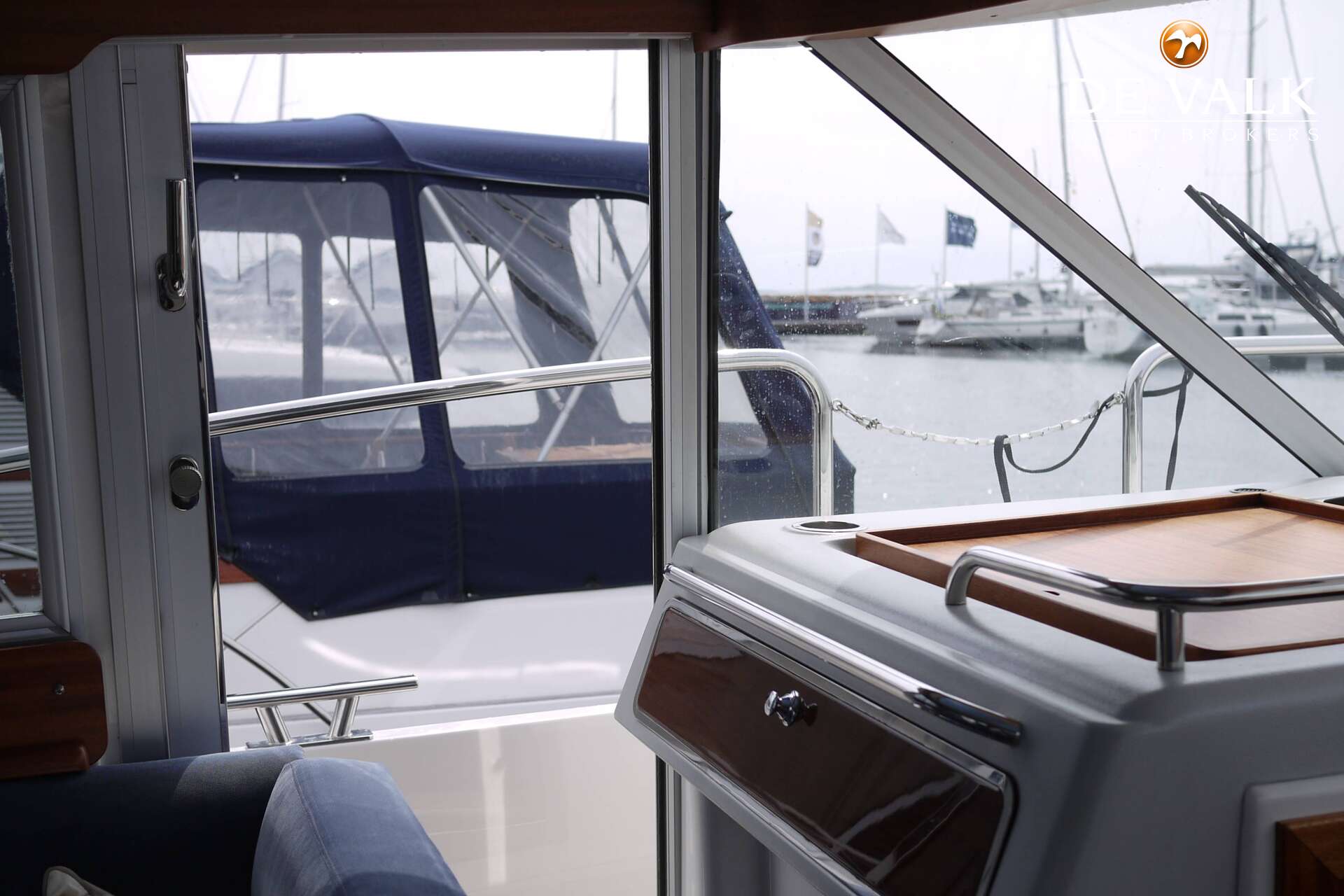 NIMBUS 42 NOVA motor yacht for sale | De Valk Yacht Brokers