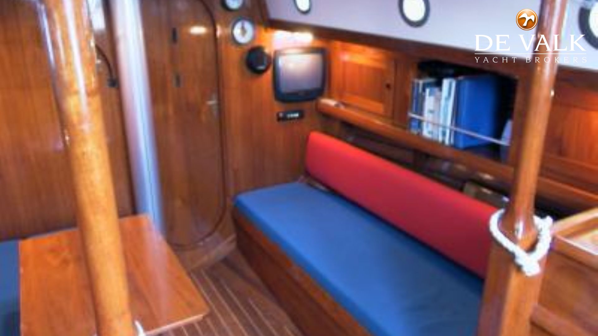 OE 32 sailing yacht for sale | De Valk Yacht broker