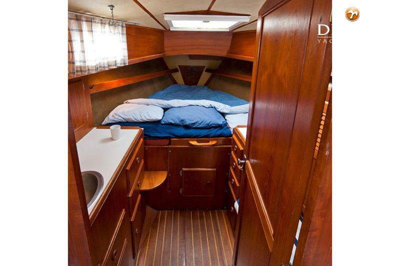 PEARSON 424 sailing yacht for sale | De Valk Yacht Brokers