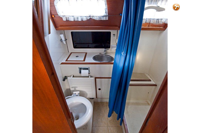 PEARSON 424 sailing yacht for sale | De Valk Yacht Brokers